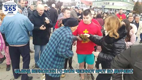 Моментот кога Дејвид Велковски го извади Чесниот Крст од водите на река Брегалница во Делчево