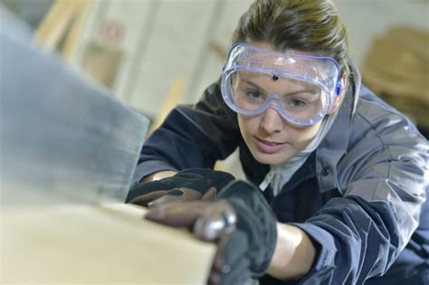 Why You Must Wear Safety Glasses To Protect The Eye Injuries Sound