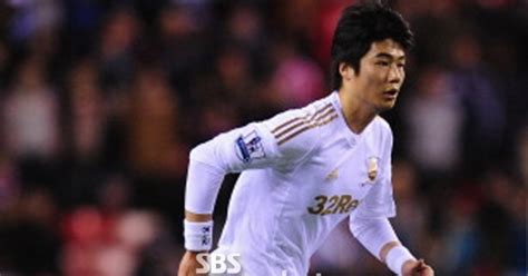 기성용 활약 스완지 100년만에 창단 첫 메이저 우승