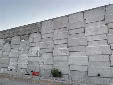 Precast Concrete Retaining Wall Panels