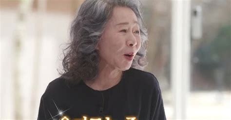 윤여정 ‘아들 동성결혼 공개…예일대 의대교수 “경의 표한다”