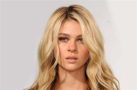 Download Blonde Celebrity Portrait Wallpaper