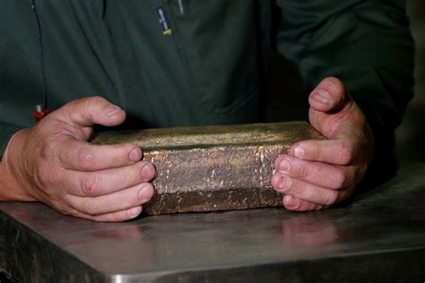 Jandj To Exit Spinoff Kenvue With Latest Stake Sale Reuters