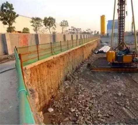 打桩机地基桩基础旋挖钻机小型履带式轮式螺旋打桩机