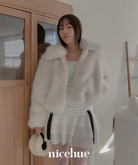 니스휴 리즈 카라 퍼자켓 2color 겨울 뽀글이 밍크퍼 크롭 오버핏 숏 털 헤어리 하객룩 브라운 앙고라 화이트 연말 빈티지 박시 키작녀