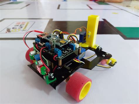 Robot กระทรวงวิทยาศาสตร์และเทคโนโลยี ร่วมกับคณะครุศาสตร์อุตสาหกรรม มหาวิทยาลัยเทคโนโลยีพระจอม