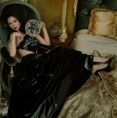 Ngoc Trinh Reappeared On The Red Carpet With A Modest And Discreet Dress