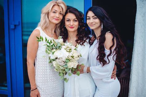 Mom Older Daughter Younger Daughter Scrolller Mom Older Daughter Younger Daughter Scrolller