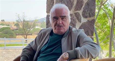 Hijo de Vicente Fernández revela que cantante vivió una pesadilla durante sus últimos días