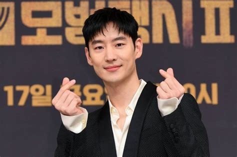 Lee Je Hoon Mendapatkan Pelecehan Dari Komedian Cewek Di Korea Cewekbanget