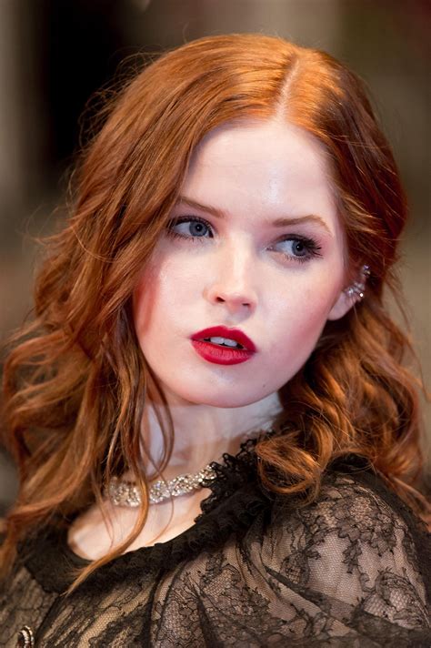 Ellie Bamber Scrolller