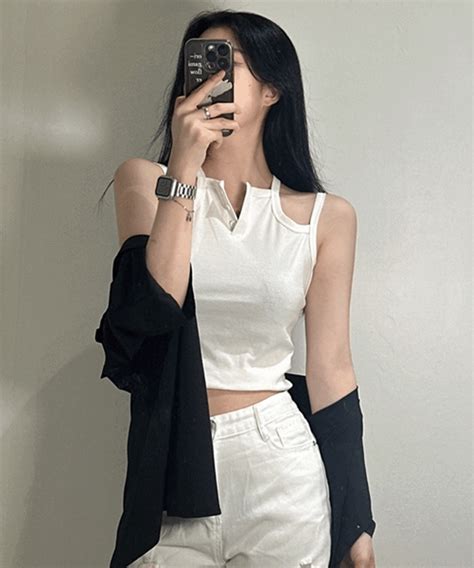 [2color 쫀쫀] 세미크롭 유니크 두줄 어깨 끈 단추 이너 레이어드 나시 티 에이블리