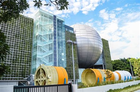 Нагоя хотыг чимсэн аварга том дэлхийн бөмбөрцөг