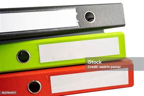 바인더 데이터 재무 보고서 사업은 사무실에서 그래프 분석을 하고 하얀 배경에 클리핑 패스와 함께 격리되어 있다 부기에 대한 스톡 사진 및 기타 이미지 Istock