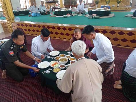 ကသာမြို့ခရိုင်အဆင့်ဌာနဆိုင်ရာဝန်ထမ်းများက အစိုးရဓမ္မာစရိယနှင့်ပါဠိပထမပြန် စာမေးပွဲစာဖြေ ဆရာတော်မ