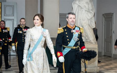 Gardijan Danski Kralj Pomenio Grb U Znak Protesta Protiv Trampa