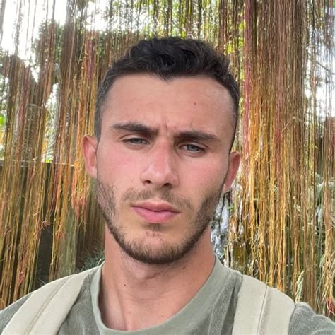 Alfons Michiels Alfons Michiels • Threads Say More