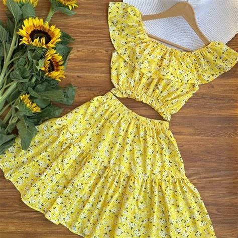 خرید و قیمت نیم تنه و دامن گل ریز 1 از غرفه فروشگاه آنلاین لباس زیر و جوراب