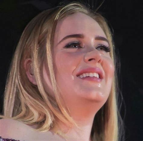 Pin Em Adele Adkins Em 2024 Loirinha Bolo De Aniversário Jardim Mulher
