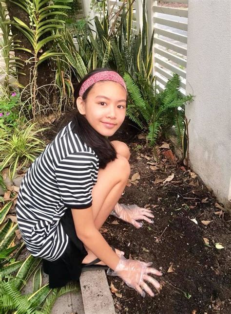 Con G I R U C A Mc Quy N Linh C Ng L N C Ng Xinh C D O N L Hoa H U T Ng Lai