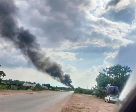 မြဝတီ ကော့ကရိတ်သွား အာရှလမ်းမကြီးပေါ်တွင် တိုက်ပွဲထပ်မံဖြစ်ပွား ကုန်တင