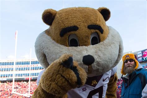 Gopher Legend Bobby Bell Set To Graduate The Daily Gopher
