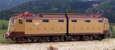 E636 Lima Expert E Le Models Le Vite Parallele Dentro Le Mura Di Valest Elor