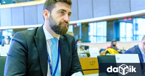 Андрей Новаков внася петиция с над 44 000 подписа за въвеждане на