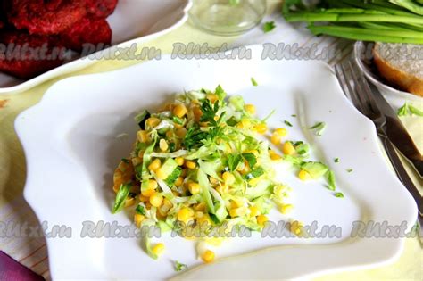 Салат с капустой кукурузой и огурцами 5 фото в рецепте