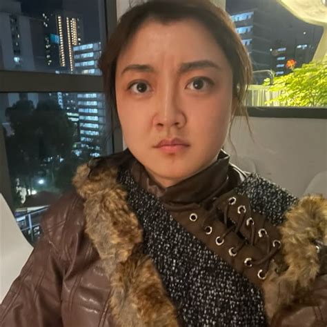 Lingjun Mabel Kong Lingjun • Threads Say More