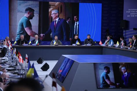 МРЕЖАТА ГЪРМИ Сринаха Денков за гафа с меча на хан Кубрат И Киро обеща на Зеленски да му