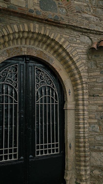 건물 세부 사항 건축 건축 세부 고대 구조 고대의 고딕 스타일 골동품 늙은 다리미 단철 도시의 돌 돌 외관