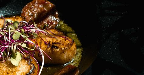 Flavorful 가리비 갈색 갑각류 고급 음식 균형 잡힌 맛 그림자 디자이너 다이닝 레스토랑 만족스러운 맛있는 매우 복잡한 먹음직스러운 물결 무늬가