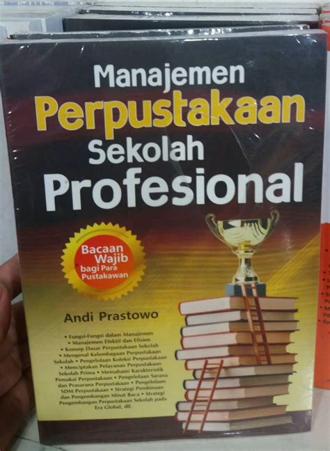Buku Biografi Orang Sukses Di Perpustakaan Sekolah Atau Lainnya Ilustrasi