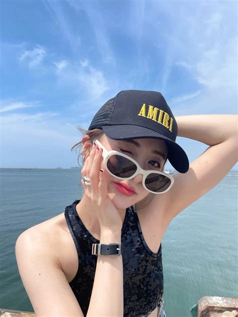 르세라핌 윤진 Day 짱공유닷컴 연예인