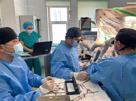 ЭХЭМҮТ ийн эмч нар төрөлхийн хамрын хавдартай нярайд дурангийн