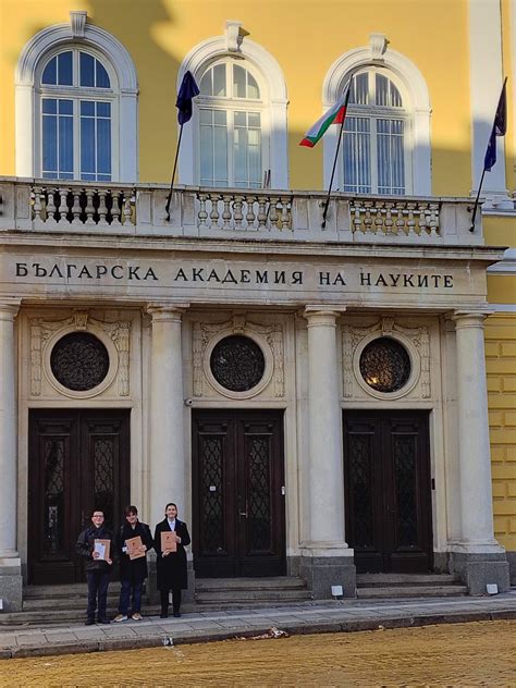 Станислав Георгиев Огнян Кожухаров и Александър Владимиров от 12 е клас заеха второ място в