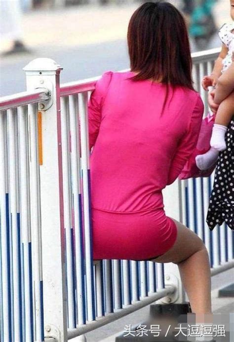 姑娘，你自己還沒發現嗎，你裙子上有明顯的血跡，好像是受傷了 每日頭條