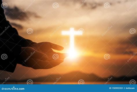 Las Manos Humanas Abren La Adoraci N Ascendente De La Palma Imagen De Archivo Imagen De