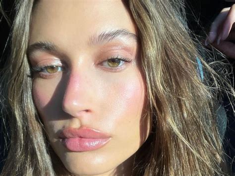 This Blush Mixing Hack Is The Secret To Hailey Biebers Glowy Cheeks Newbeauty
