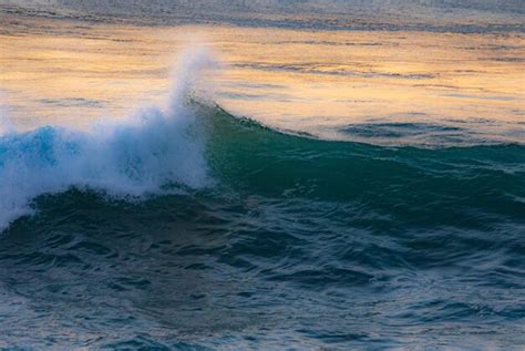 Premium Photo Ocean Waves Crashing On Shore