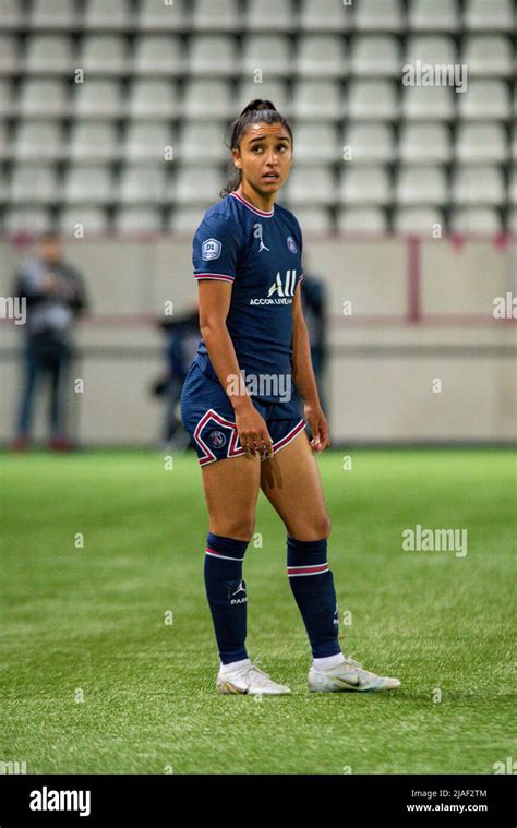Sakina Karchaoui Of Paris Saint Germain Reacts During The Womens