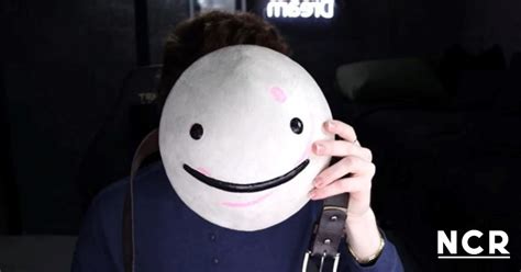 Conocido Youtuber Revela Su Rostro Por Primera Vez Y Recibe Crueles