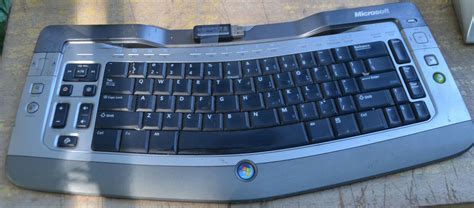 7000 Microsoft Wireless Entertainment Keyboard