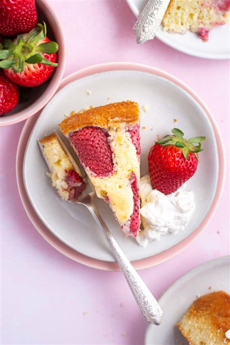 Easy Strawberry Vanilla Cake ~ Two Sugar Bugs