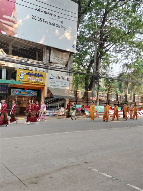 Tachileik News Agency တာချီလိတ် နာရီစင် ဖွင့်ပွဲပြုလုပ်ရန် ပြင်ဆင်နေသည့် နံနက်အစောပိုင်း အခ