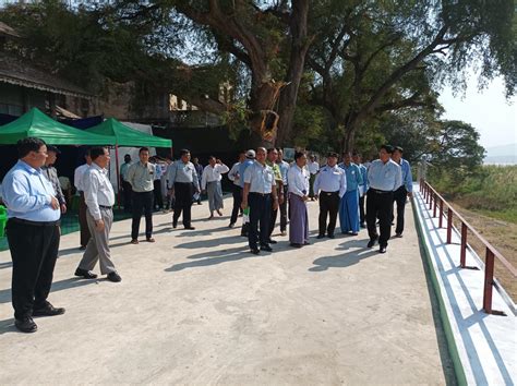 မကွေးတိုင်းဒေသကြီးဝန်ကြီးချုပ်ဦးတင့်လွင် ဆင်ပေါင်ဝဲမြို့နယ်တွင် မြေထိန်းနံရံတည်ဆောက်ခြင်းလုပ်ငန