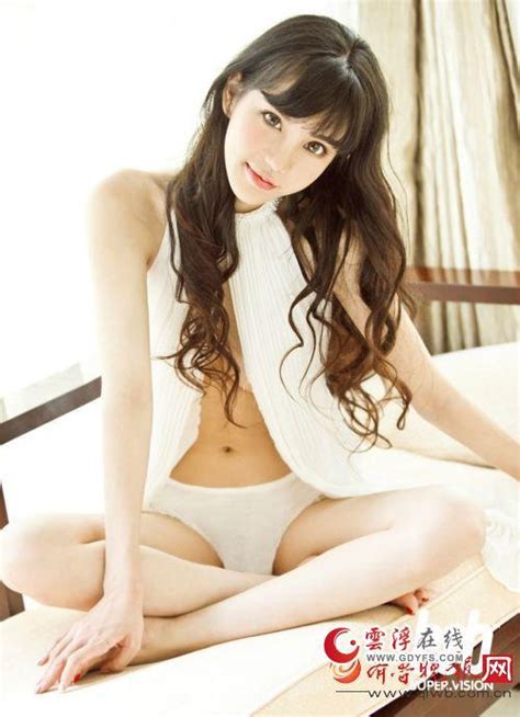 鼻血收也收不住！游戏女神叶梓萱开胸衣秀半球 大尺度裸照太诱人 每日头条