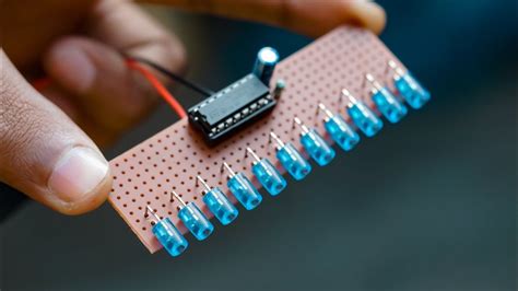 This Cool Lighting Circuit Is Made With 1 Ic Only Electronics Mini Projects Electronics