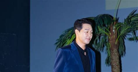 사진 박성웅훈훈한 수트핏 뽐내며